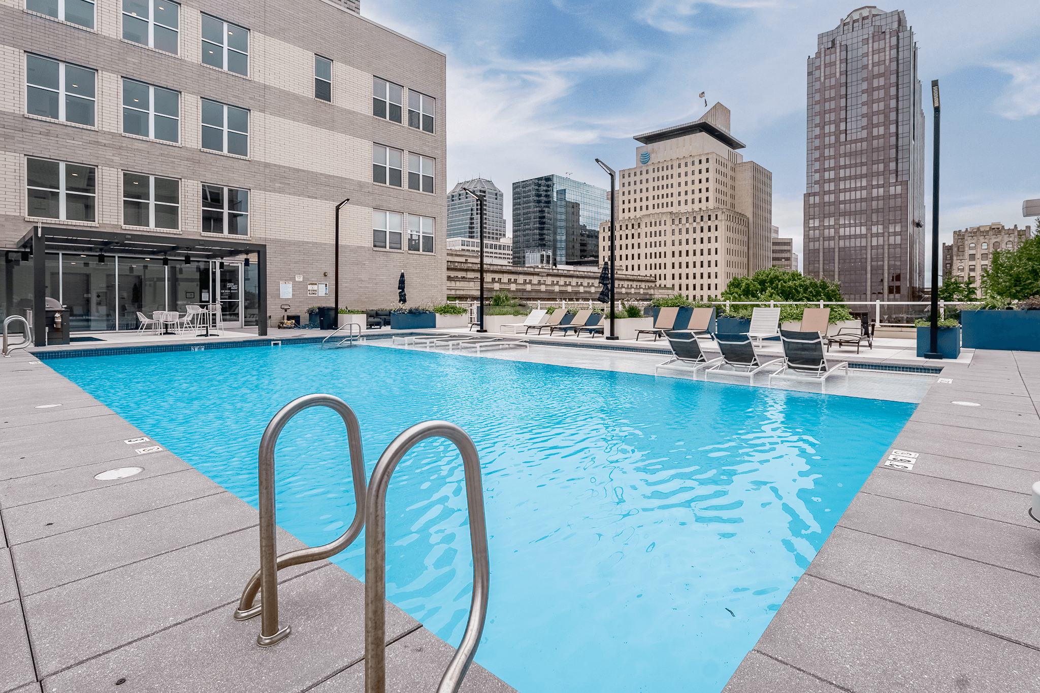 Luxury Apartments in Downtown Indianapolis | The Whit