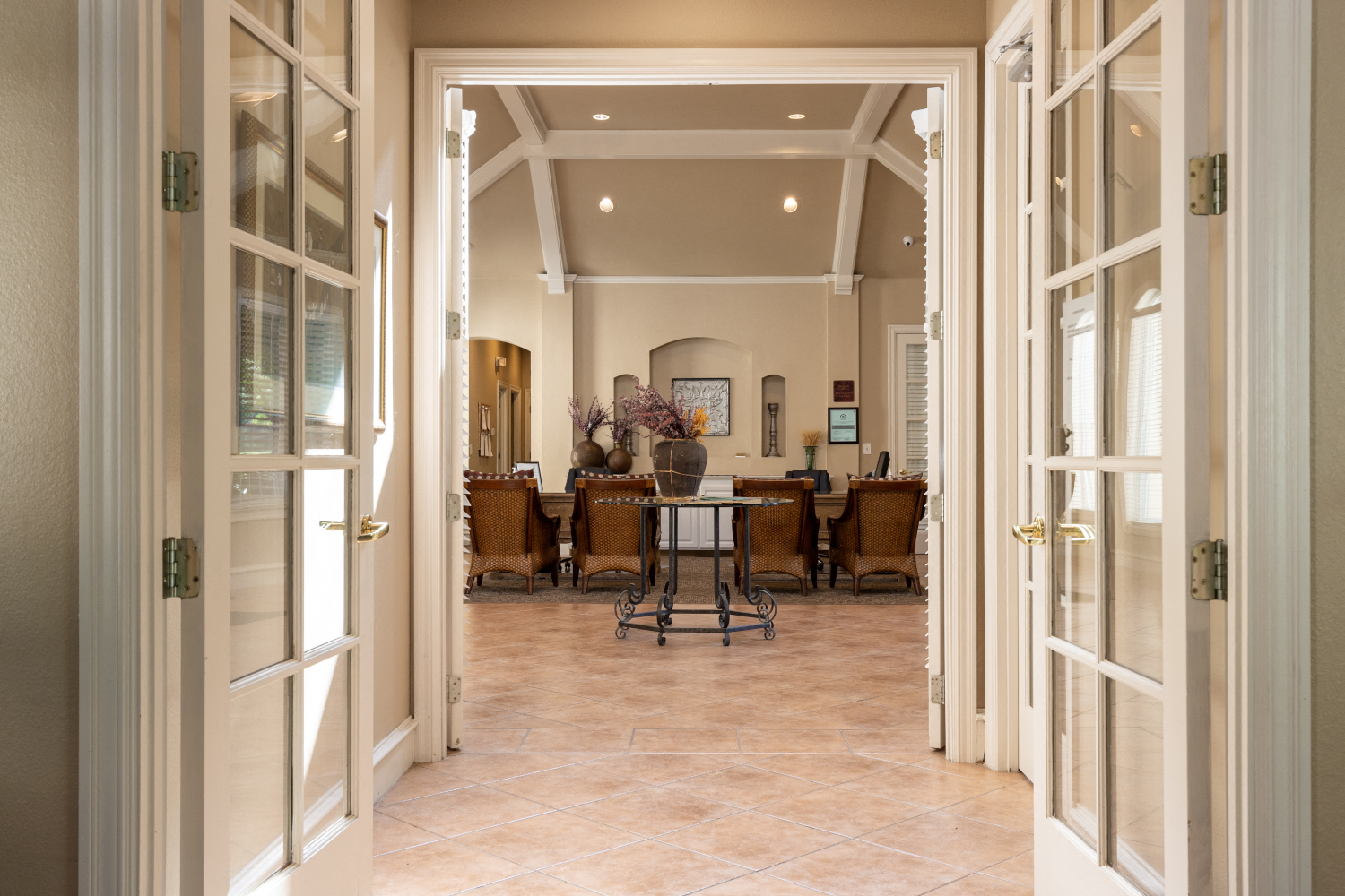 Enclave At Town Center | Apartments in Overland Park, KS
