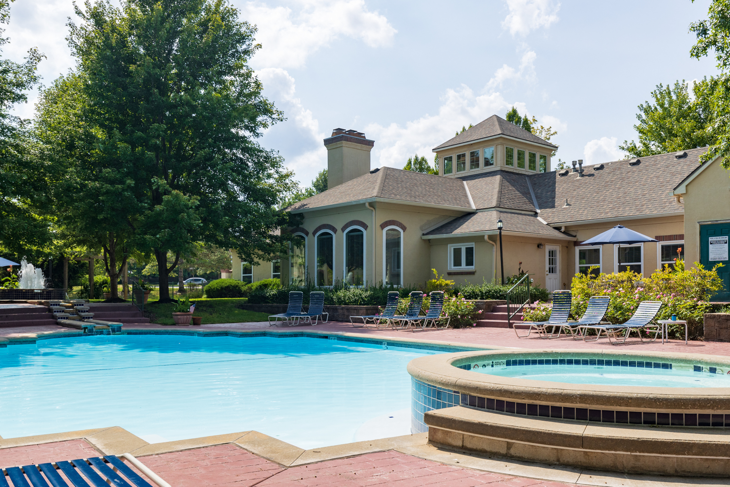 Enclave At Town Center | Apartments in Overland Park, KS