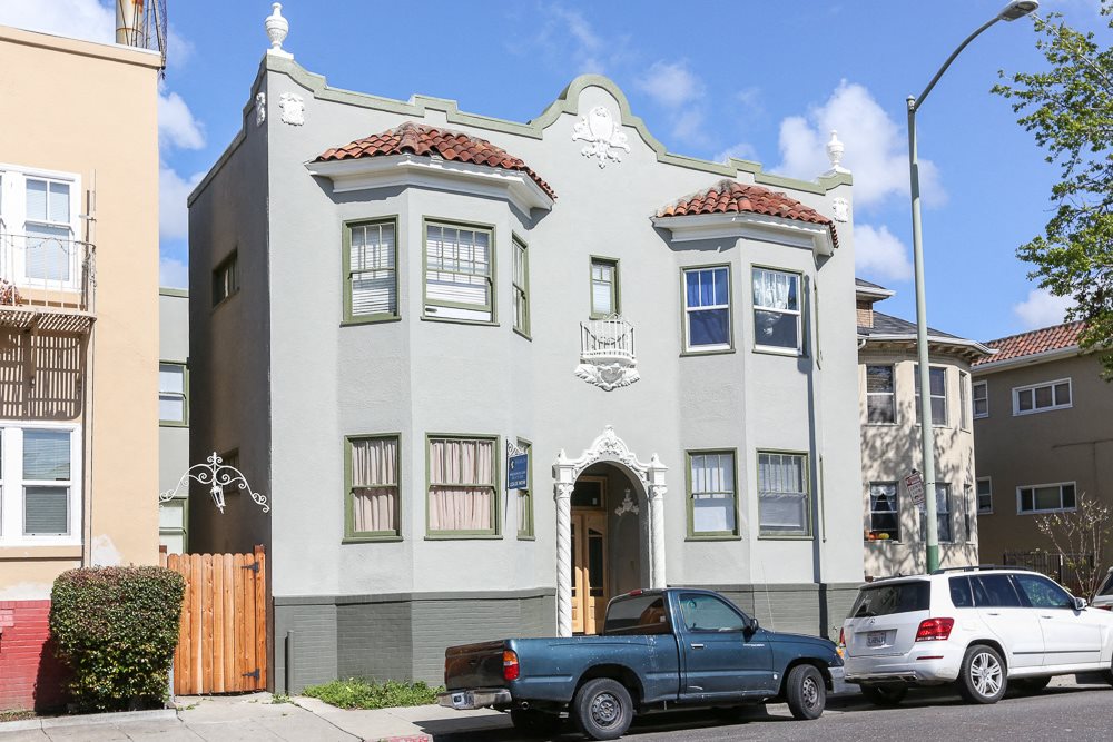 Photos and Video of 414 E. 15th St in Oakland, CA