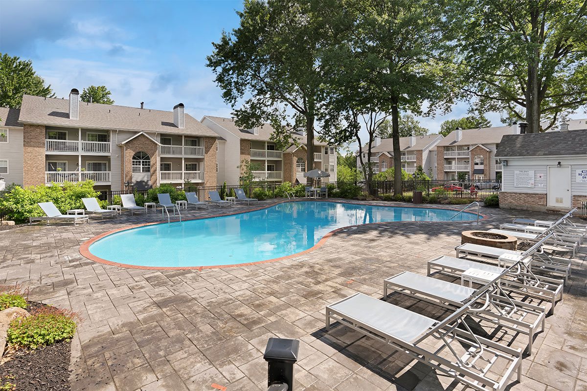 Barrington Place Apartments | Apartments in Westlake, OH