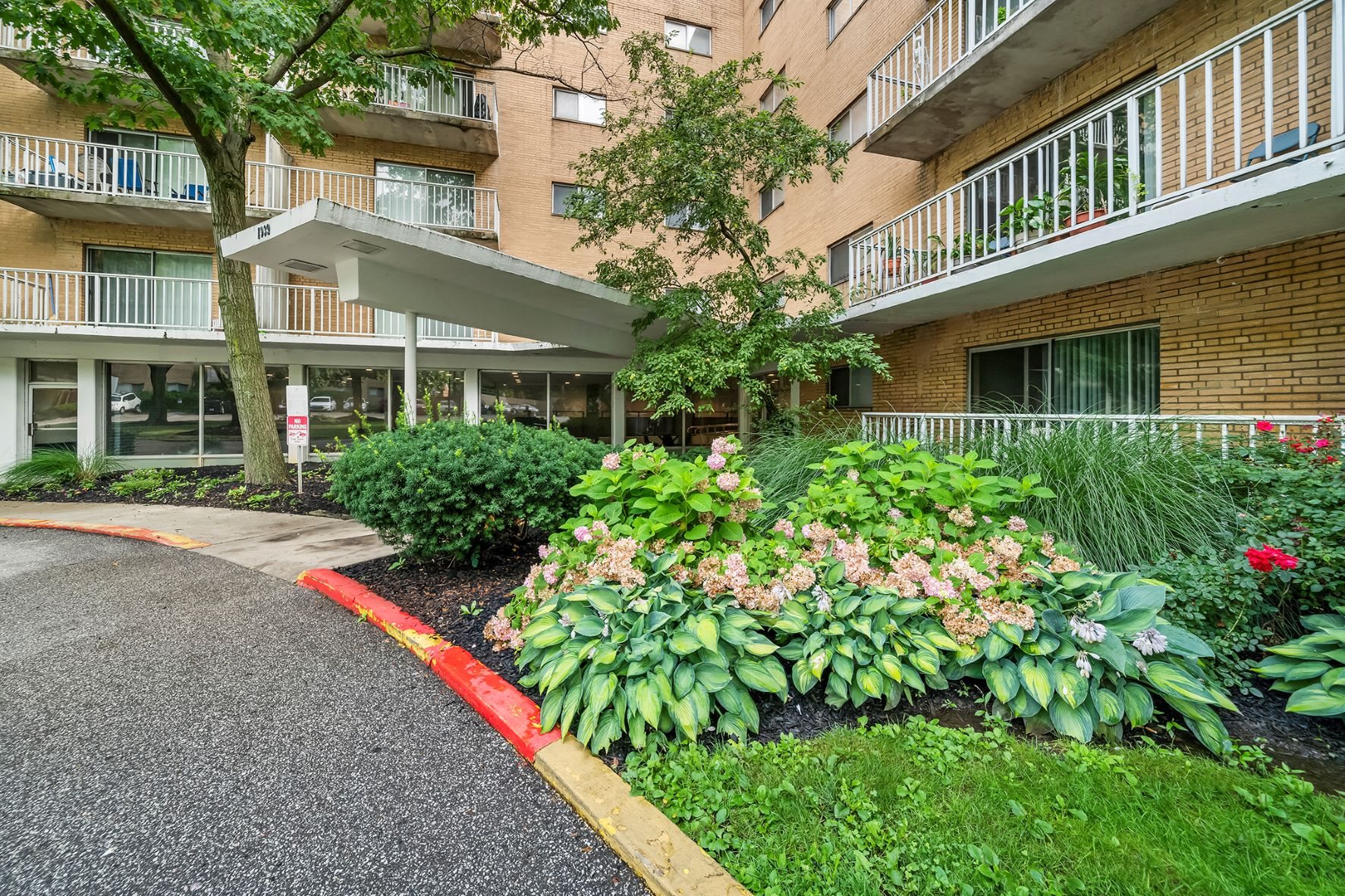 Photos and Video of Grandview Pointe in Cleveland, OH