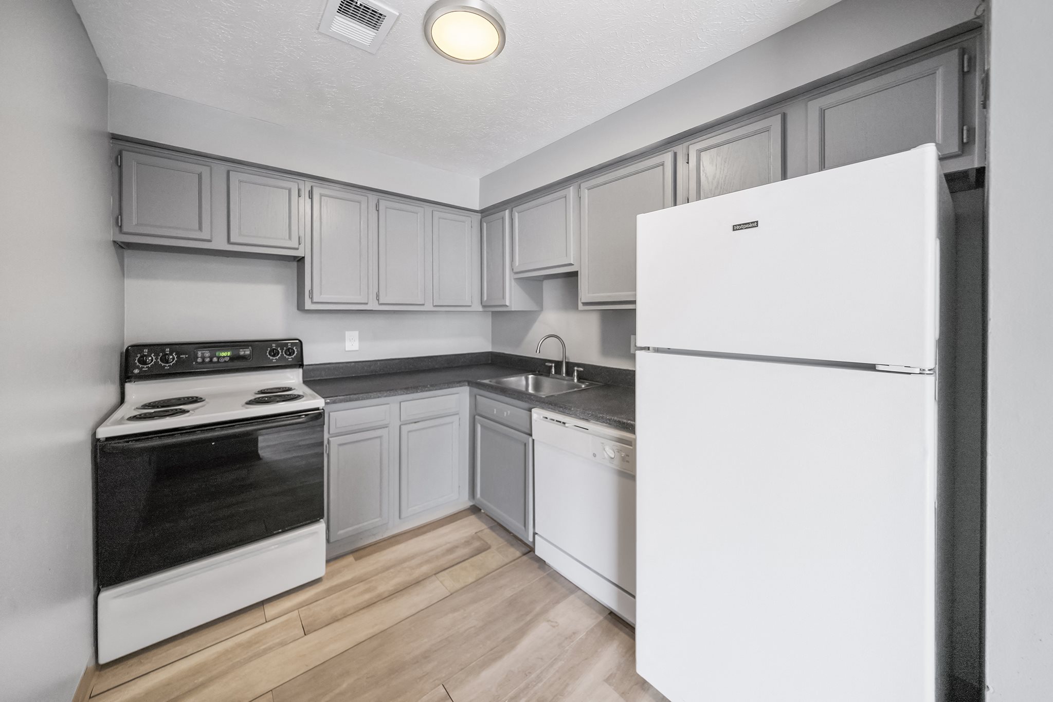 Grandview Pointe | Apartments in Cleveland, OH