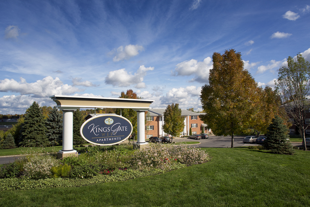 Apartments Near Syracuse University | Kings Gate West