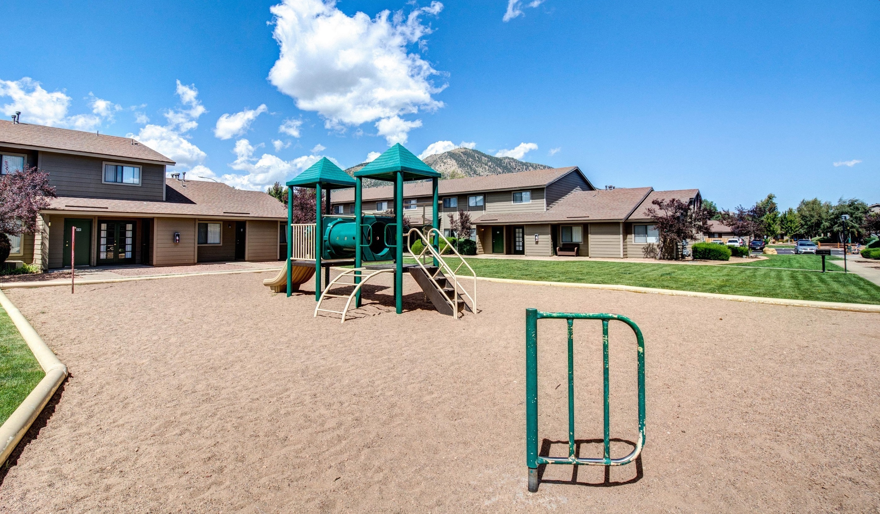 Flagstaff Apartments | Country Club Meadows Apartments