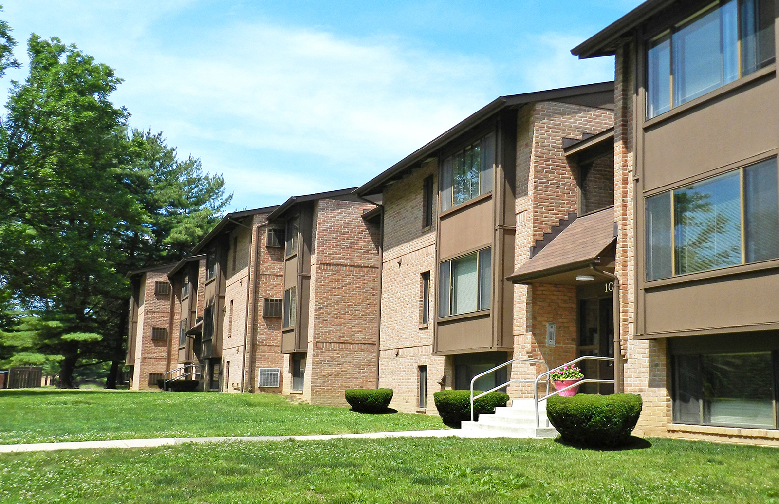 Apartments in Timonium MD | Reflection Knoll at 5 Corners