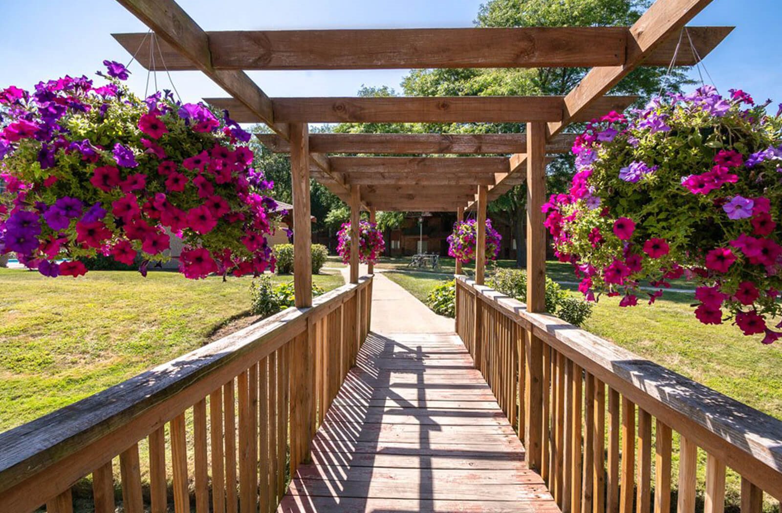 Fox Crest Apartments | Apartments in Waukegan, IL For Rent