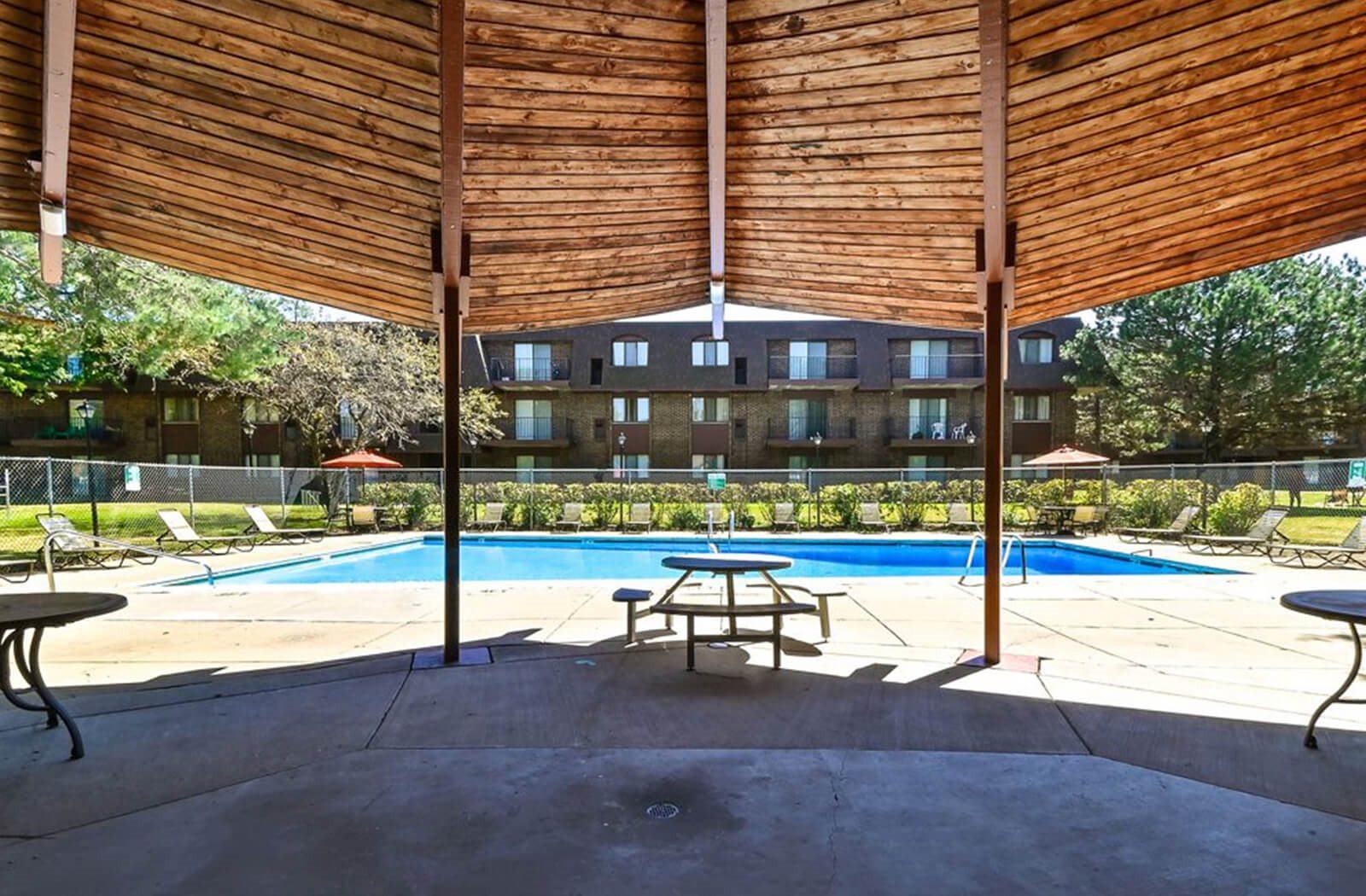 Fox Crest Apartments | Apartments in Waukegan, IL For Rent