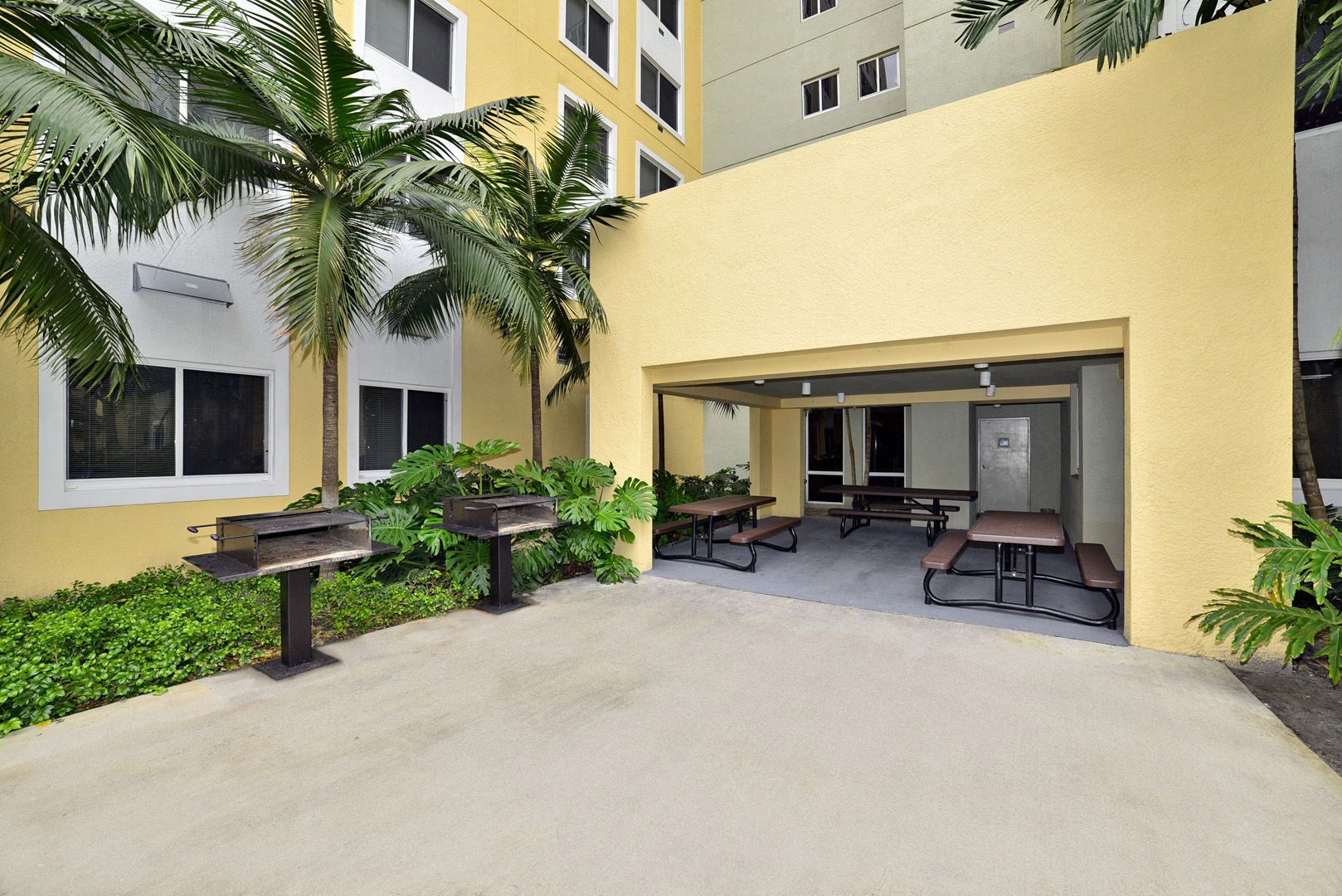 Tuscan Place | Apartments in Miami, FL